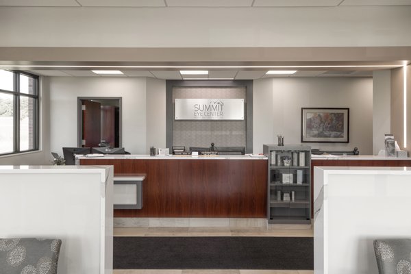 SUMMIT EYE CENTER - Updated August 2025 - 13 Photos - 1621 NW Blue Pkwy ...