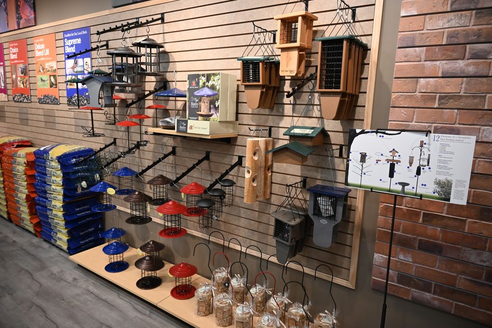 WILD BIRDS UNLIMITED - TAMARACK VILLAGE - Updated December 2024 - 10 ...