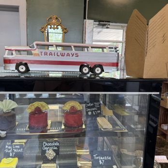 GRIFFIN LOUNGE - Updated January 2026 - 100 Photos & 25 Reviews - 108 E ...