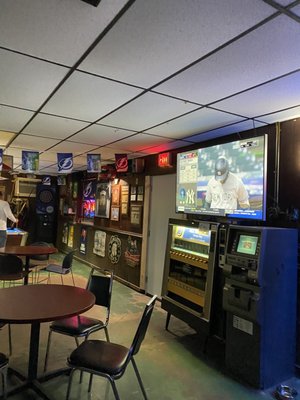 TINY TAP TAVERN - Updated September 2024 - 49 Photos & 62 Reviews ...