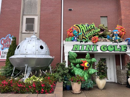 ALIEN VACATION MINI GOLF - Updated August 2024 - 52 Photos & 34 Reviews ...