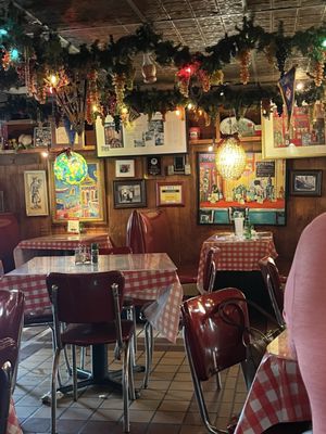 MONJUNIS ITALIAN CAFE AND GROCERY - Updated August 2024 - 132 Photos ...