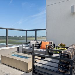 RUNWAY ROOFTOP BAR & GRILL - Updated November 2025 - 63 Photos & 15 ...