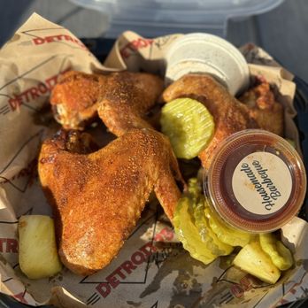 DETROIT 75 KITCHEN - Updated March 2025 - 480 Photos & 341 Reviews ...