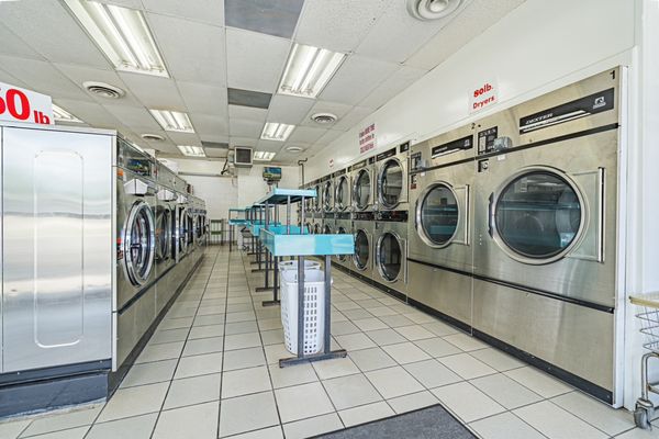 MAYTAG COIN LAUNDRY - Updated January 2025 - 32 Photos & 45 Reviews ...