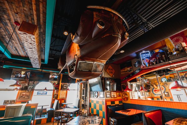 SICKIES GARAGE BURGERS & BREWS - Updated June 2025 - 28 Photos & 32 ...
