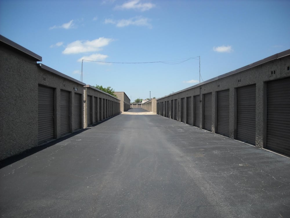 SECURCARE SELF STORAGE - Updated July 2025 - 13 Photos - 304 W Airport ...