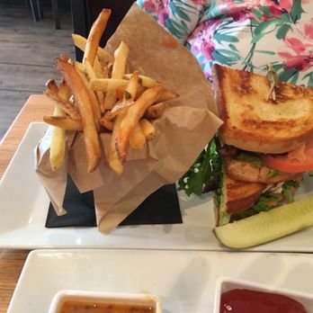 REVOLUTION TAPROOM & GRILL - Updated January 2025 - 252 Photos & 349 ...