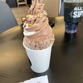 TWISTED ROLLS CHIMNEY CAKE - Updated March 2025 - 86 Photos & 54 ...