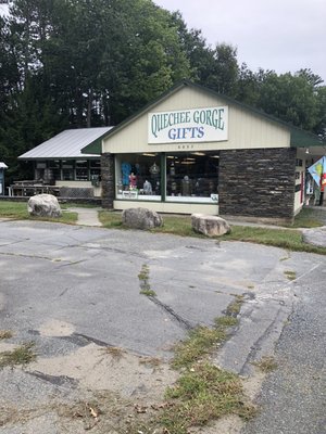 QUECHEE GORGE GIFTS & SPORTSWEAR - Updated May 2026 - 6053 Woodstock Rd ...