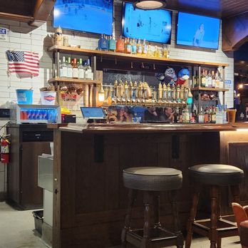 HELMSMAN ALE HOUSE - Updated August 2024 - 548 Photos & 600 Reviews ...