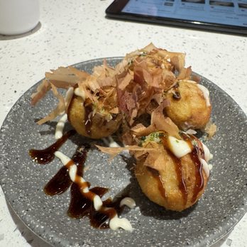 UZU REVOLVING SUSHI - Updated May 2025 - 572 Photos & 258 Reviews ...