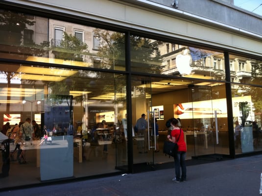 Apple Store - Updated May 2026 - 21 Photos & 39 Reviews - Rennweg 43 ...