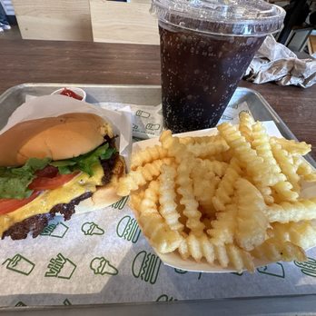 SHAKE SHACK VALLEY FAIR - Updated March 2025 - 800 Photos & 618 Reviews ...