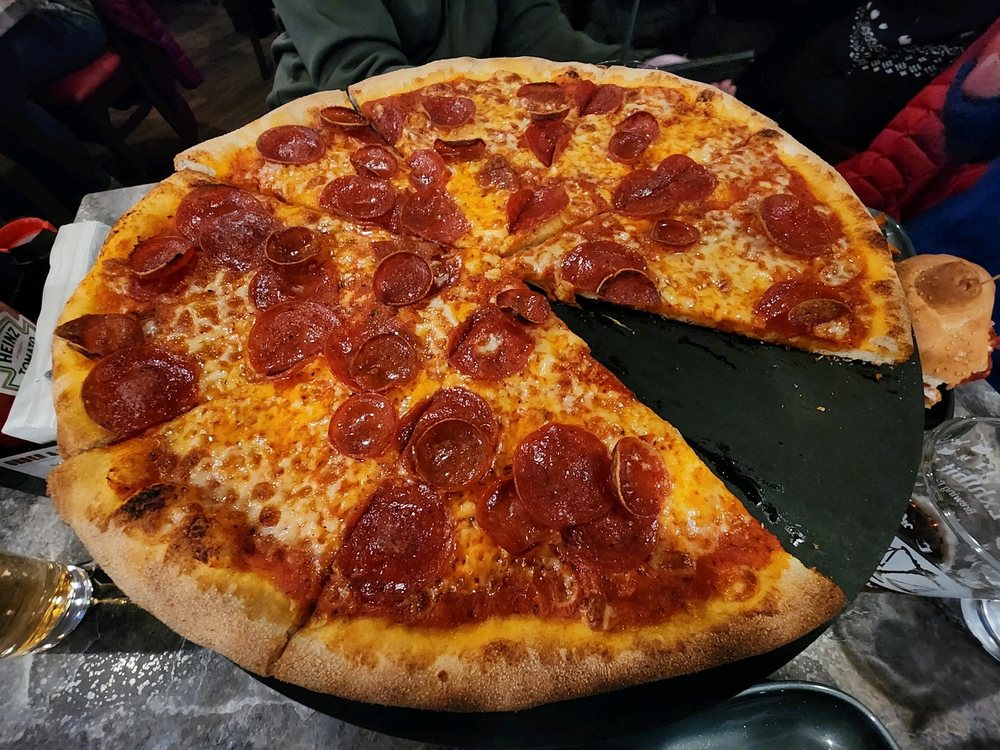 SOLID SLICE PIZZERIA AND PUB - 653 Broadway Rte 97, Haverhill ...