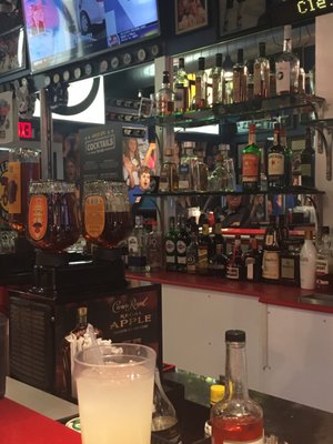 NISKERS CHAR-GRILL & SLAP SHOT HOCKEY BAR - Updated 2024 - 209 Photos ...