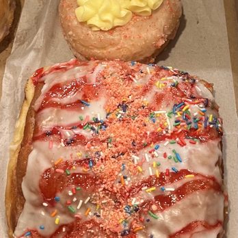 FRIENDLY DONUTS - Updated September 2025 - 3366 Photos & 1785 Reviews ...