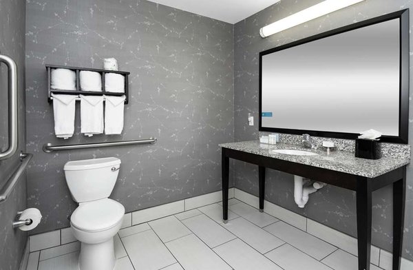 HAMPTON INN & SUITES RALEIGH DOWNTOWN - 156 Photos & 64 Reviews ...