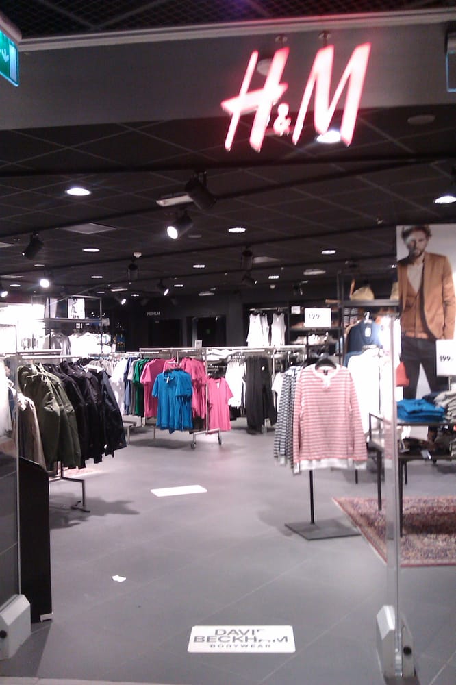 HM HENNES & MAURITZ - Updated August 2024 - Liljeholmstorget 5 ...