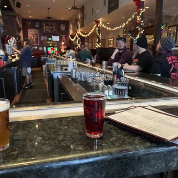 BEERHIVE PUB - Updated January 2026 - 467 Photos & 500 Reviews - 128 S ...