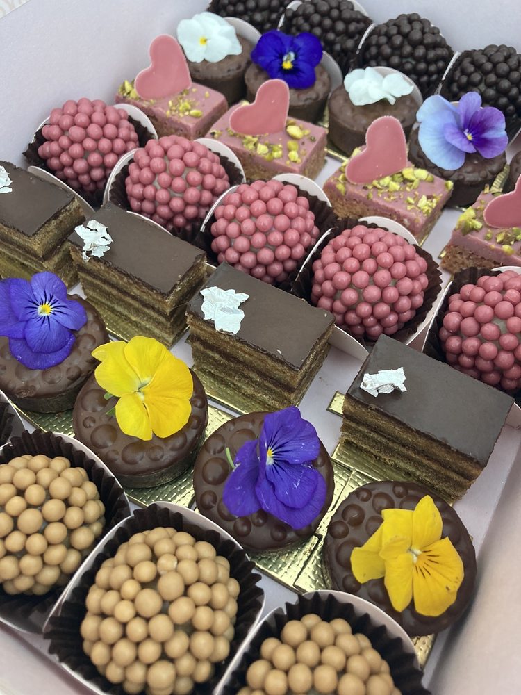 MIGLES - Updated August 2025 - 16 Photos - 1000 5th St, Miami Beach ...