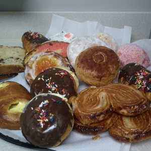 ELI’S BAKERY CAFE - 14 Photos & 13 Reviews - 324 W Marshall St ...