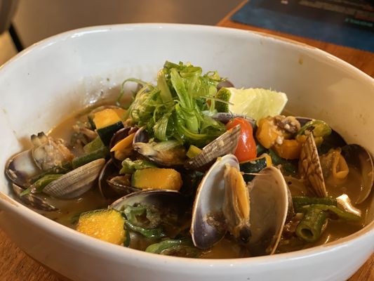 PIKO KITCHEN + BAR near you at 2380 Kūhiō Ave, Honolulu, Hawaii - 369 ...