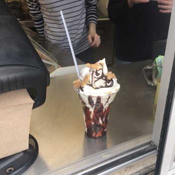 DUG & BETTY’S ICE CREAMERY - Updated October 2025 - 13 Photos & 12 ...