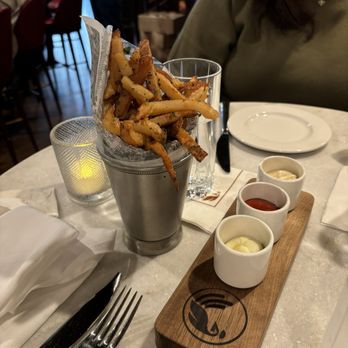 FLYLEAF - Updated April 2025 - 189 Photos & 61 Reviews - 92 Kercheval ...