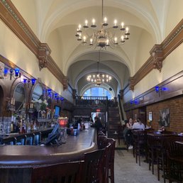 GRAND TRUNK PUB - Updated July 2025 - 432 Photos & 685 Reviews - 612 ...