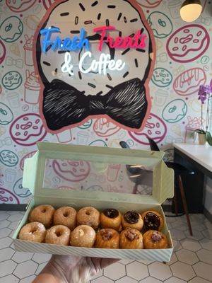 DAPPER DOUGHNUT - Updated August 2025 - 31 Photos & 14 Reviews - 604 ...