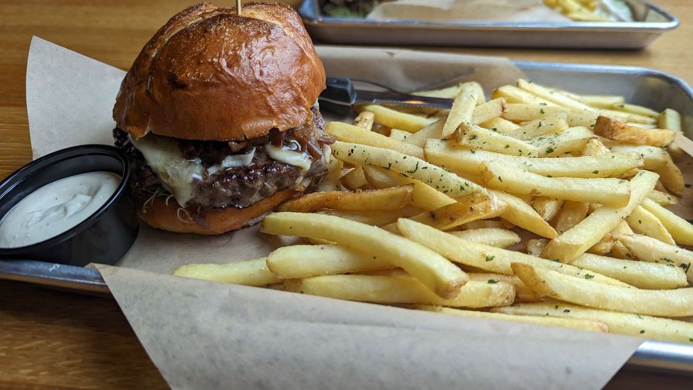 TIPSY COW BURGER BAR - 75 Photos & 113 Reviews - 720 NW Gilman Blvd ...