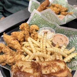 RAISING CANE’S CHICKEN FINGERS - Updated October 2025 - 239 Photos ...