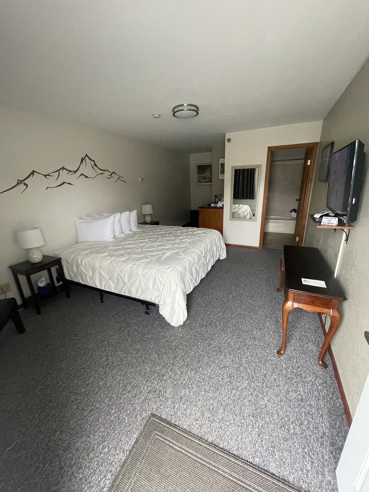 PIONEER MOTEL - Updated October 2025 - 10 Photos & 27 Reviews - 124 W ...