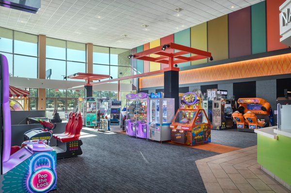 SHOWCASE CINEMA DE LUX LOWELL - Updated December 2025 - 63 Photos & 87 ...