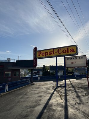 STOP & GO DRIVE INN - Updated September 2025 - 28 Photos & 64 Reviews ...