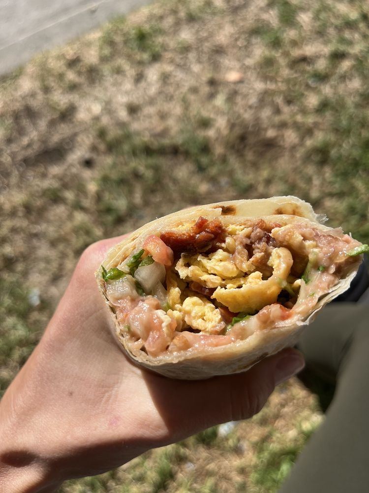 LOLA’S 7 UP MARKET & DELI - Updated June 2024 - 160 Photos & 374 ...