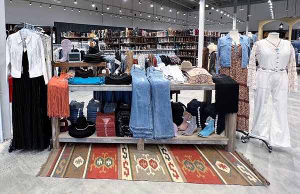 BOOT BARN - Updated March 2025 - 63 Photos - 315 Chatham Dr, Newport ...