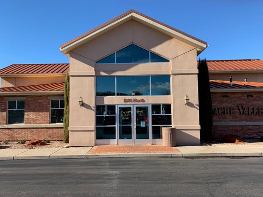 CACHE VALLEY BANK - Updated January 2026 - 1091 N Bluff St, St. George ...