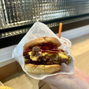 SHAKE SHACK WESTFIELD PLAZA BONITA - Updated February 2025 - 50 Photos ...