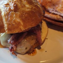 THE MAD APPLE BURGER & BILLIARD - Updated November 2024 - 68 Photos ...