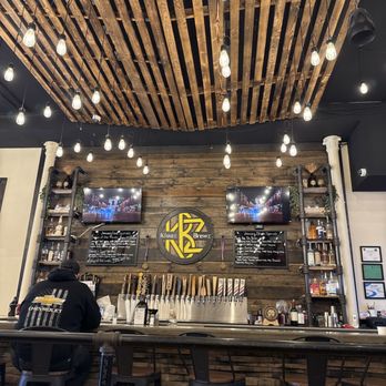 KLOOZ BREWZ - Updated August 2025 - 153 Photos & 123 Reviews - 125 N ...