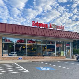 BETWEEN ROUNDS BAGEL DELI & BAKERY - Updated September 2024 - 100 ...