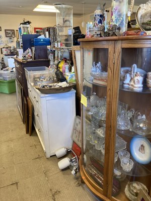 THRIFT N ANTIQUE SHOP - Updated June 2026 - 17 Photos - 200 Eastchester ...