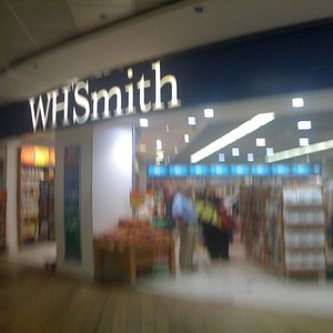 WH SMITH - Updated July 2025 - 11 Reviews - Heathrow Airport Terminal 5 ...