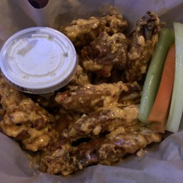 SHARKY’S WINGS & RAW BAR - 602 Photos & 622 Reviews - 545 Highland Ave ...
