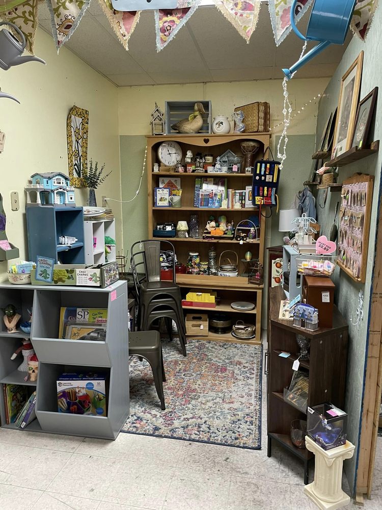 COMMUNITY FLEA MARKET - Updated December 2025 - 21 Photos - 525 Old ...