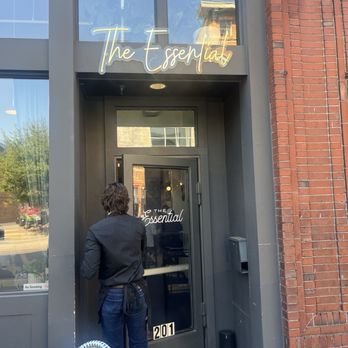 THE ESSENTIAL - Updated December 2025 - 685 Photos & 469 Reviews - 2215 ...