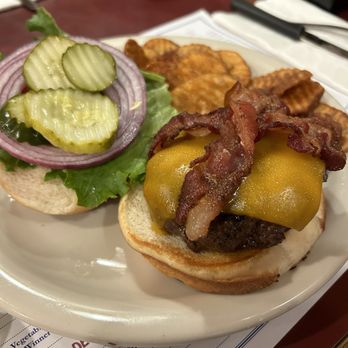 FRIENDLY TAVERN - Updated March 2025 - 387 Photos & 466 Reviews - 290 S ...