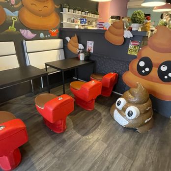 POOP CAFE - Updated October 2025 - 998 Photos & 303 Reviews - 680 Bloor ...